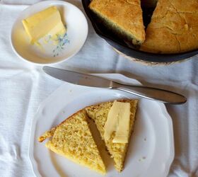 Crunchy Cast Iron Cornbread | Foodtalk