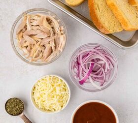 BBQ Chicken Garlic Toast | Foodtalk