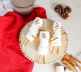 Cute and Easy Marshmallow Snowmen for the Holidays | Foodtalk