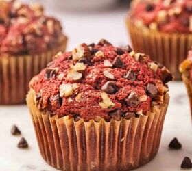 Easy Red Velvet Muffins Recipe With Chocolate Chips (Bakery-Style ...